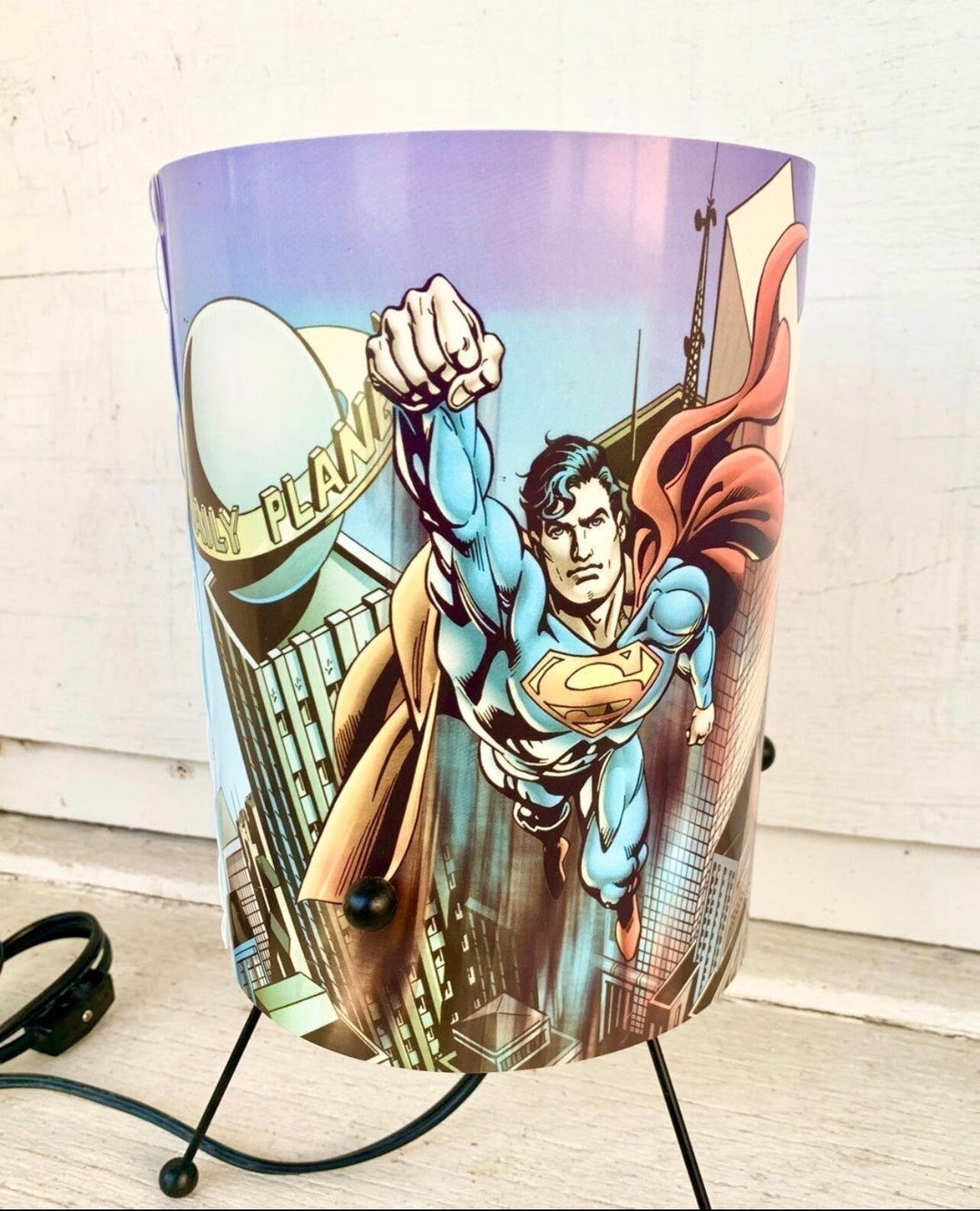 Superman DC Comics Tri-pod Table Lamp Daily Planet Superman Metropolis ...