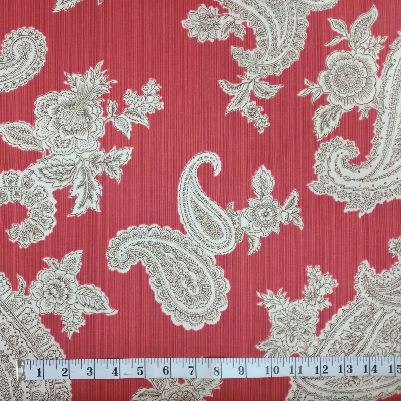 Raspberry Paisley Cotton Fabric – Quilt Craft Material - Etsy