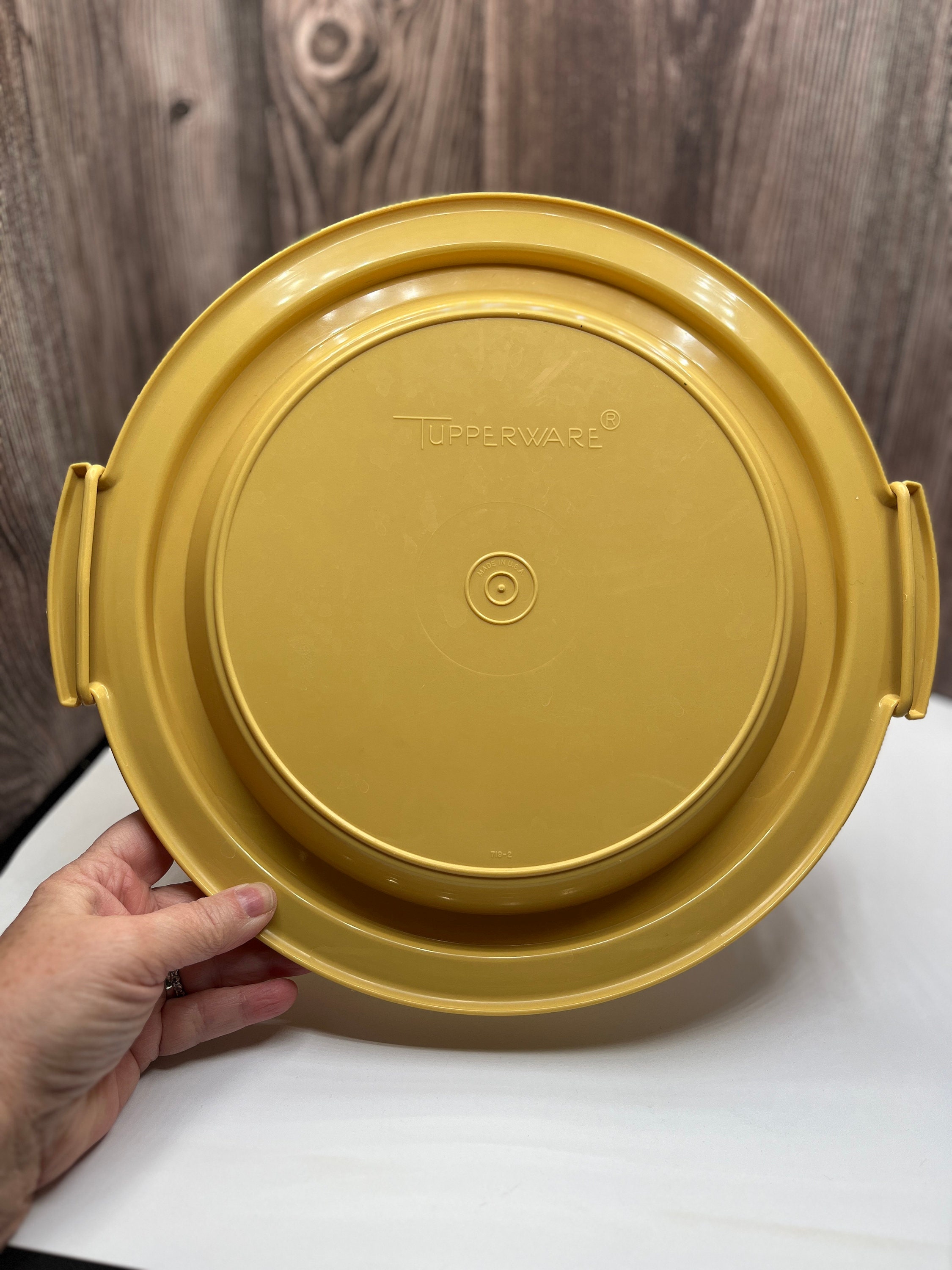 Vintage Tupperware Cake Pie Carrier, Harvest Gold, Vintage Tupperware ...