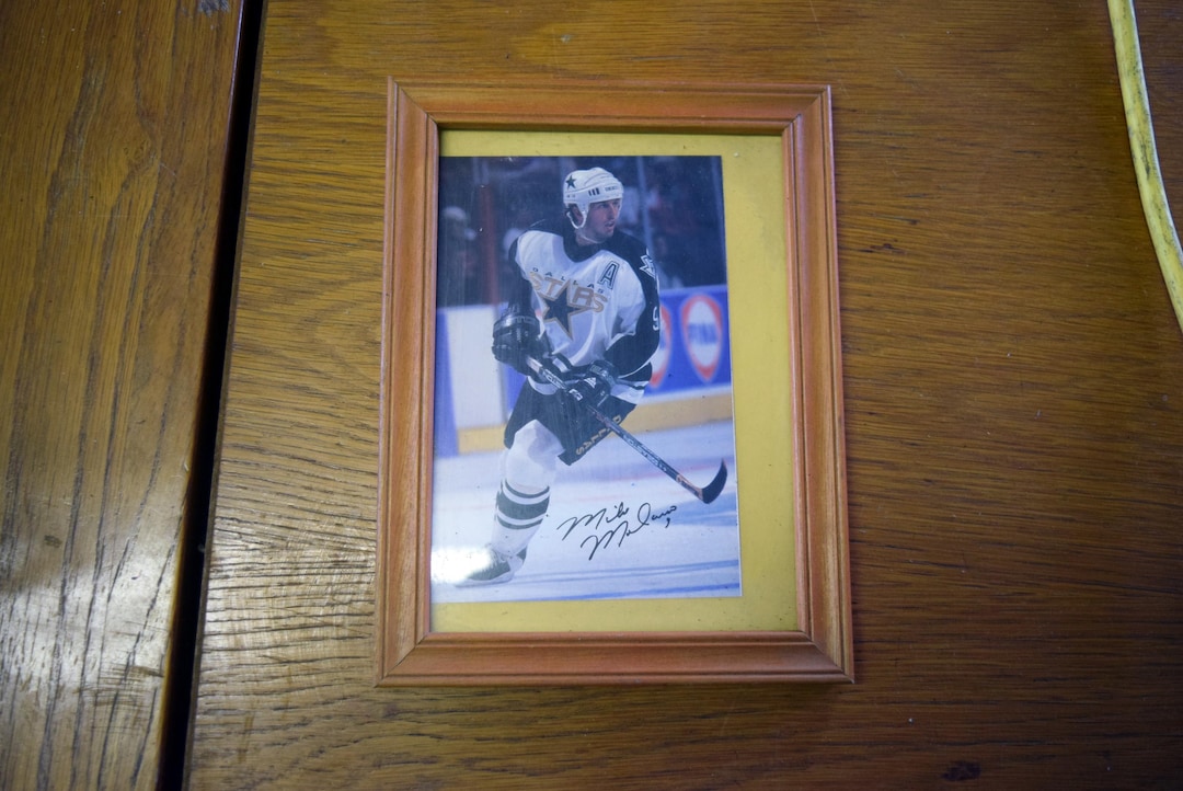 Framed Mike Modano Autograph Replica Print - Dallas Stars - 1999 ...