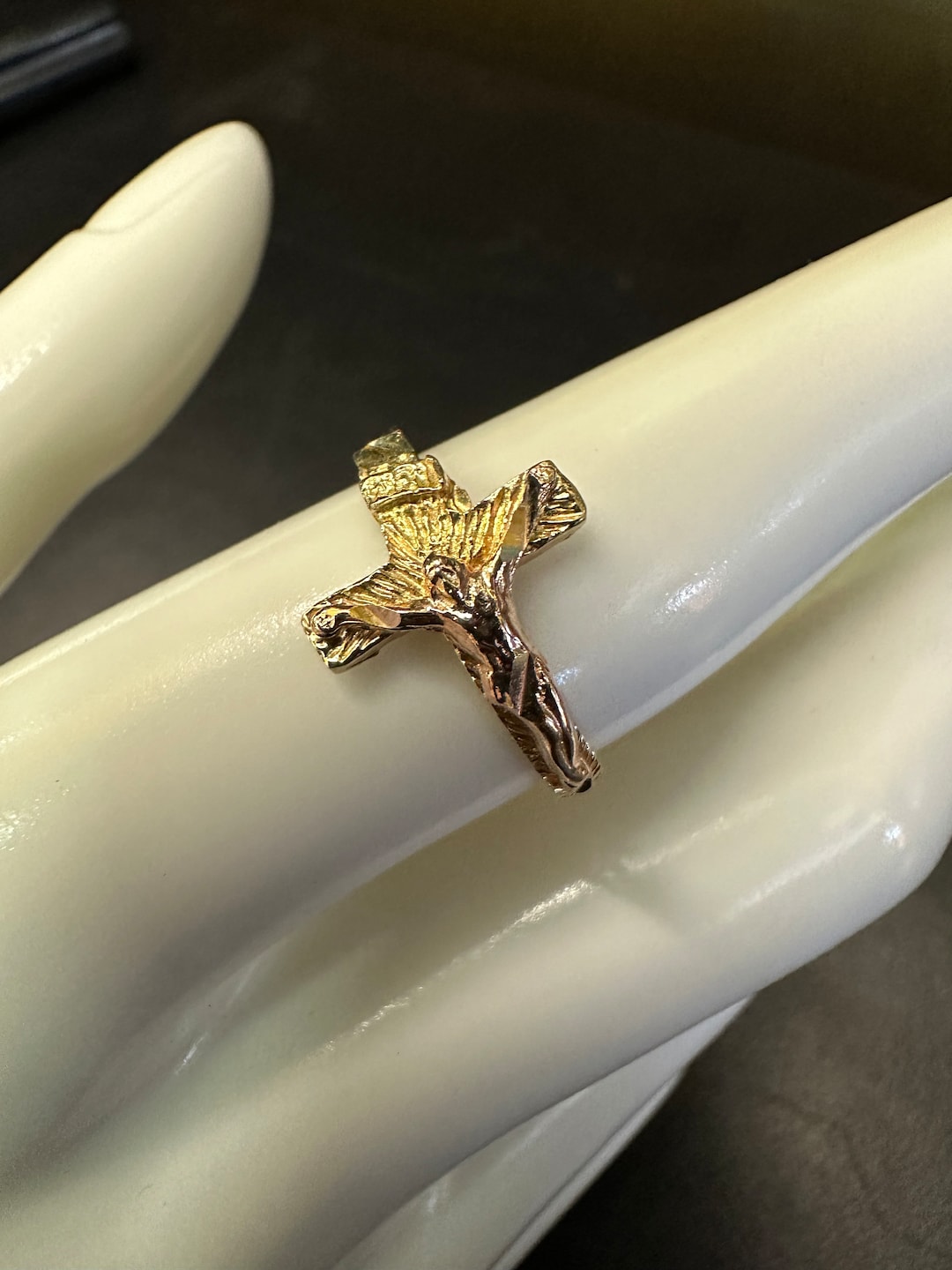 14k Gold Crucifix Ring Size 7 CAN BE RESIZED - Etsy