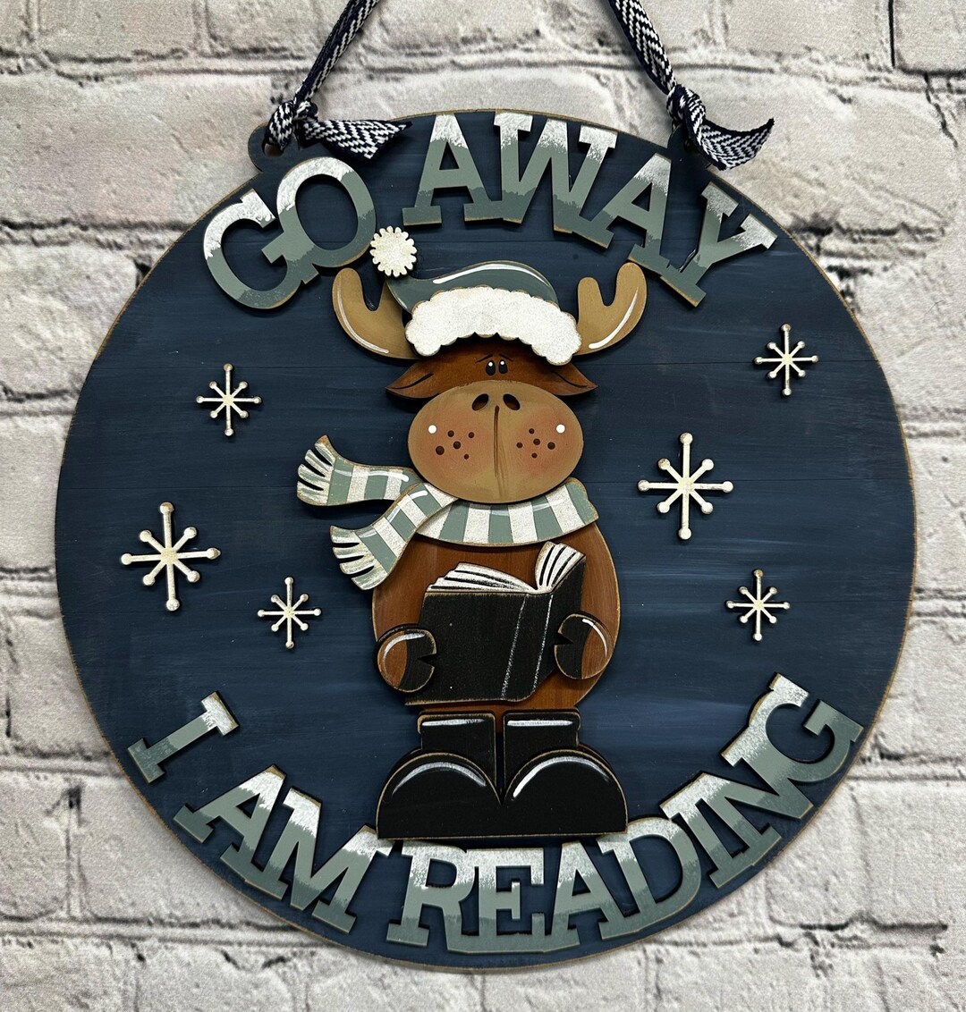 DIY Reading Moose Door Hanger | Christmas Door Hanger | DIY Wood Crafts ...
