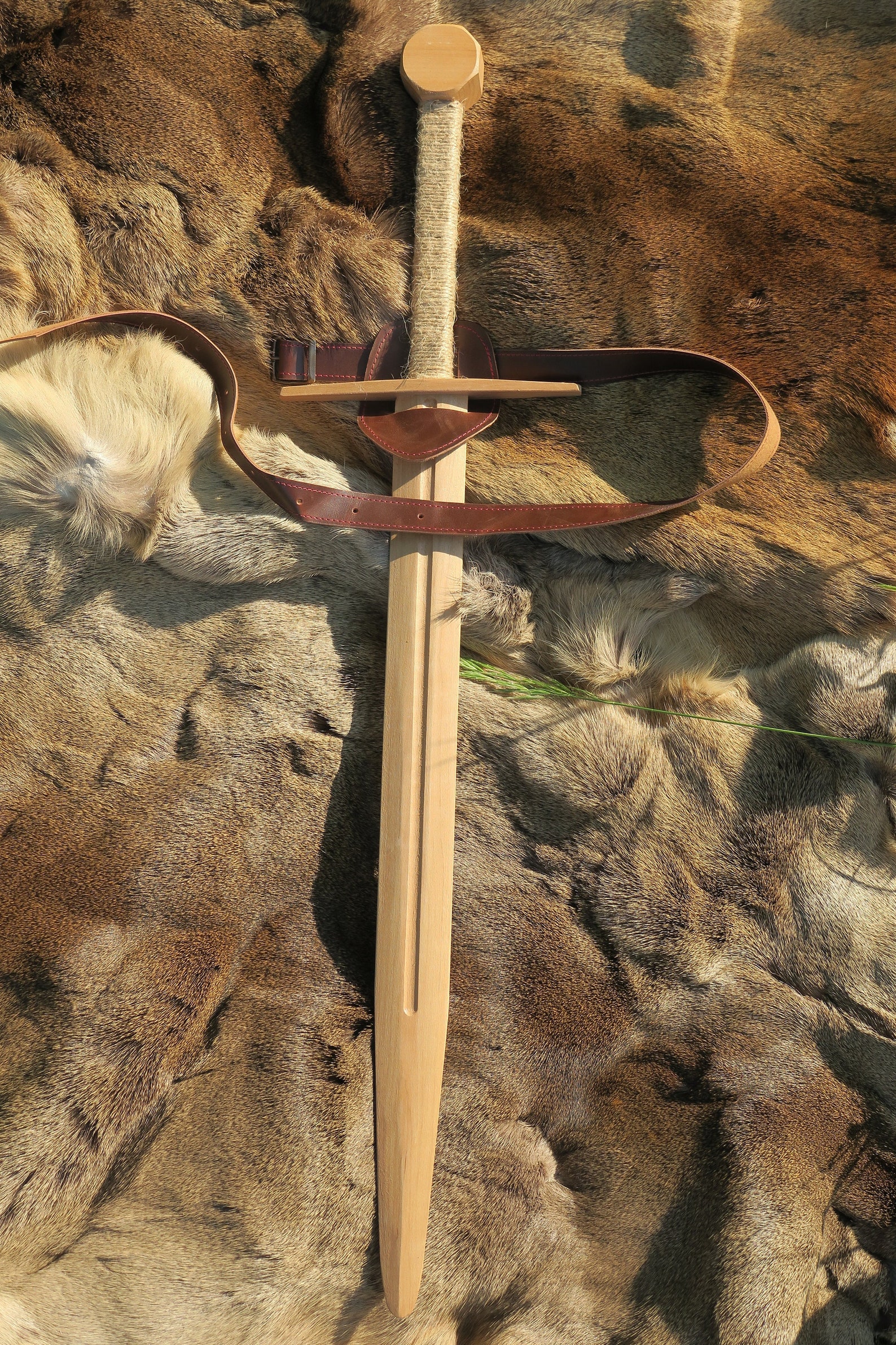 Alder Wood Two-handed Sword: Medieval Fantasy Toy (80cm) - Etsy