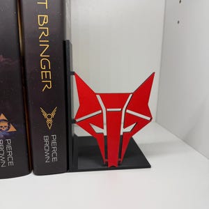 Red Rising Bookend – 3D Printed Reaper Shelf Decor for Book Lovers ...