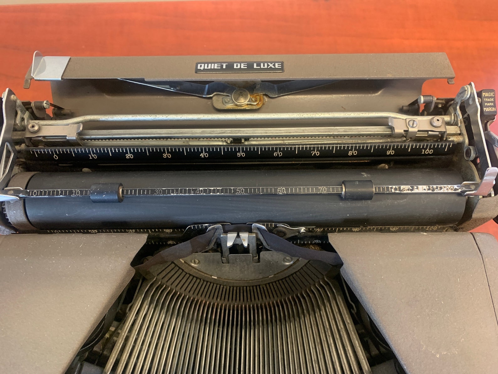Vintage Royal Quiet Deluxe Portable Typewriter With Original Case ...