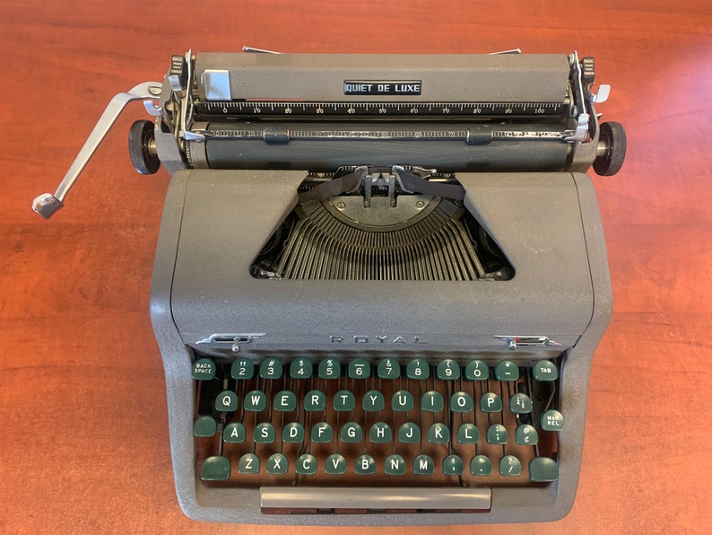 Vintage Royal Quiet Deluxe Portable Typewriter With Original Case ...