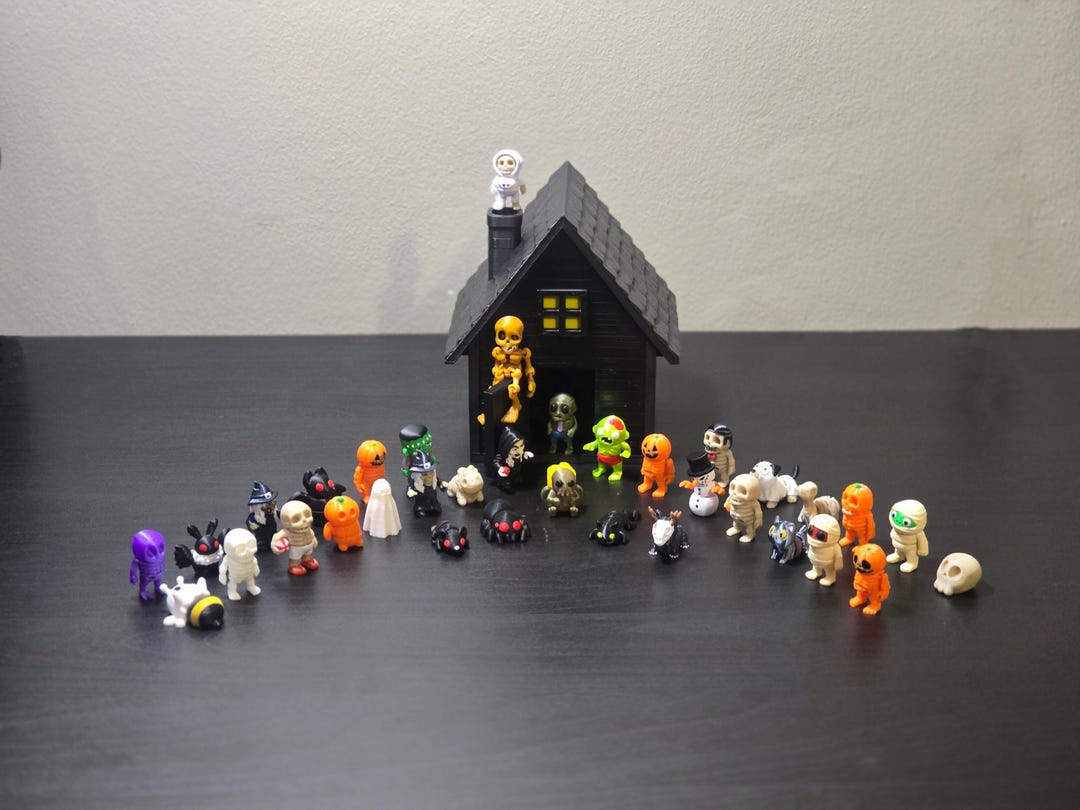 Haunted House With Halloween Figurines 3D Printed – Spooky Mini Display ...