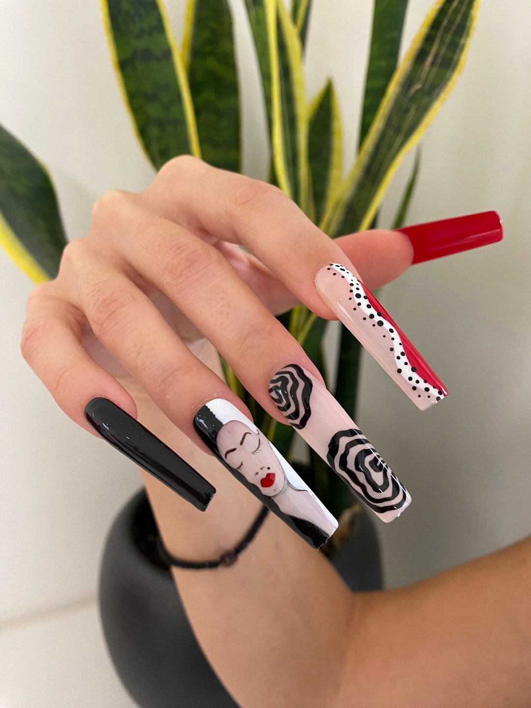 Cruella Deville Nail Art/ Press on Nails Set/ Basic Colors / Handmade ...