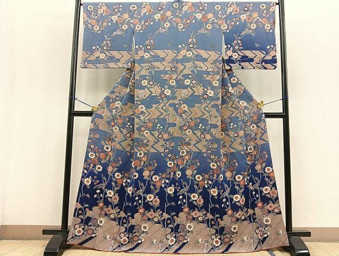 Japanese Kimono Visiting Kimono Luxurious Crepe De Chine Kasumi Flower ...