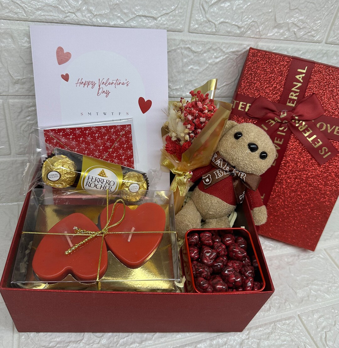 Romantic Gift Set for Her: Flowers, Candles, Teddy Bear, Photo ...