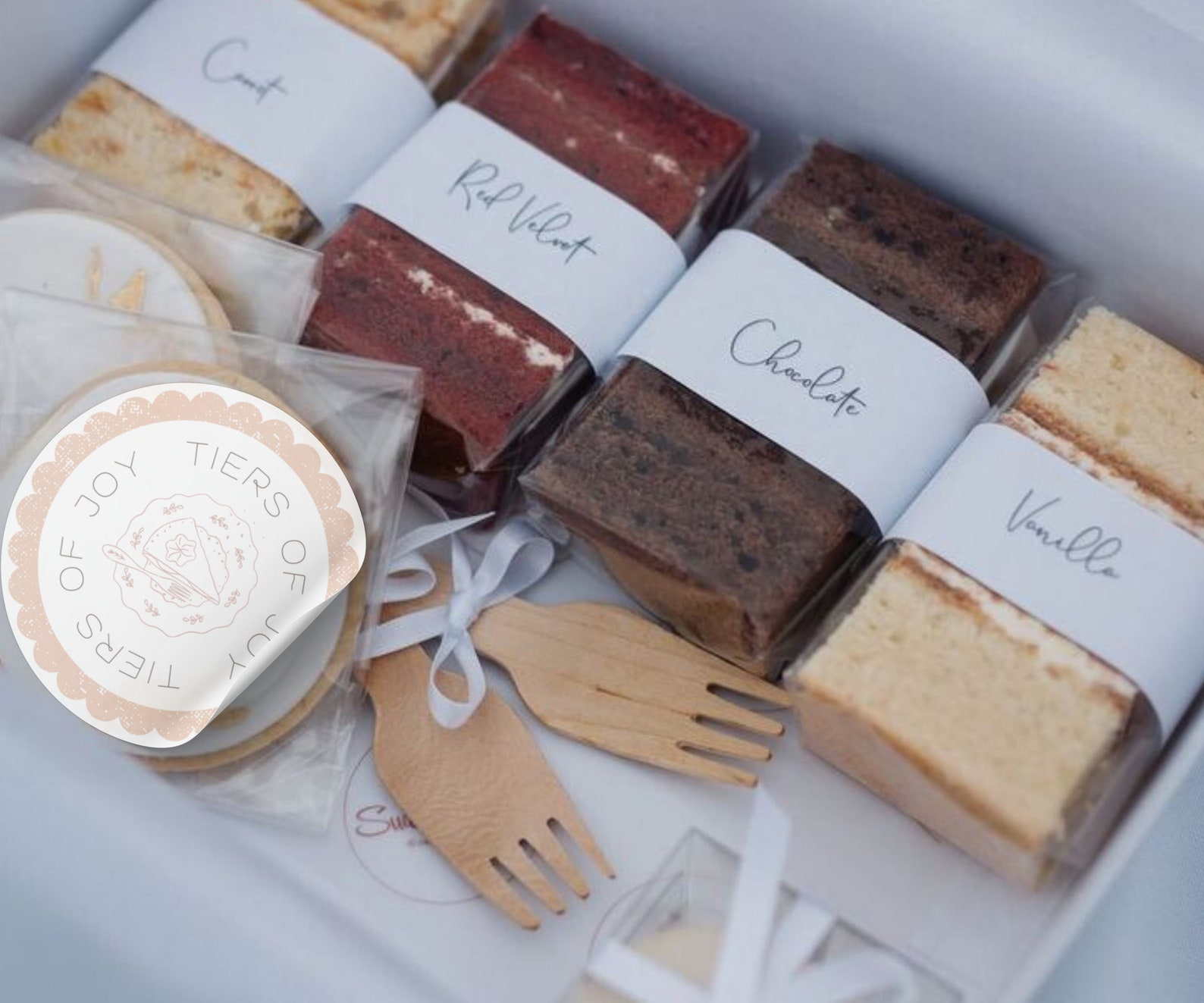 Modern Wedding Cake Logo, Editable Bakery Logo Template, Minimalistic ...