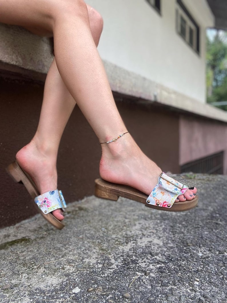 Minimalist Wooden Barefoot Sandals for Women - Floral Pattern Leather ...