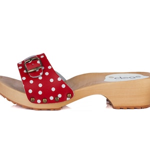 Sabots ouverts, sandales rouges, sabots en bois, mules à pois rouges ...