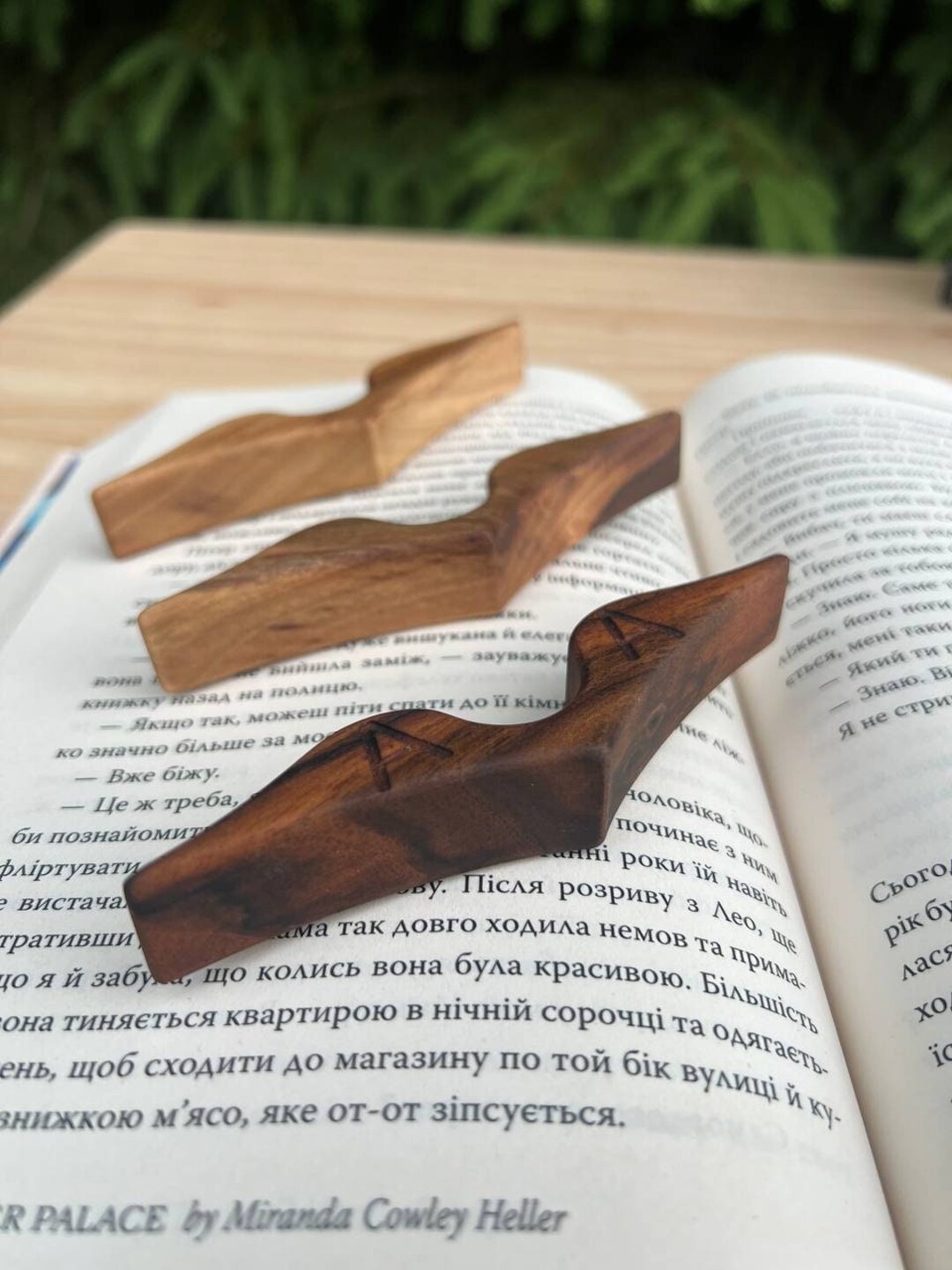 Thumb Book Page Holder – Handmade Walnut Wood Ergonomic Reading Aid - Etsy