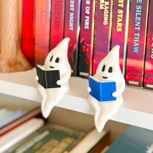 Shelf Ghost Readers Pair Bookshelf Decor - Cute Spooky Book Lovers ...