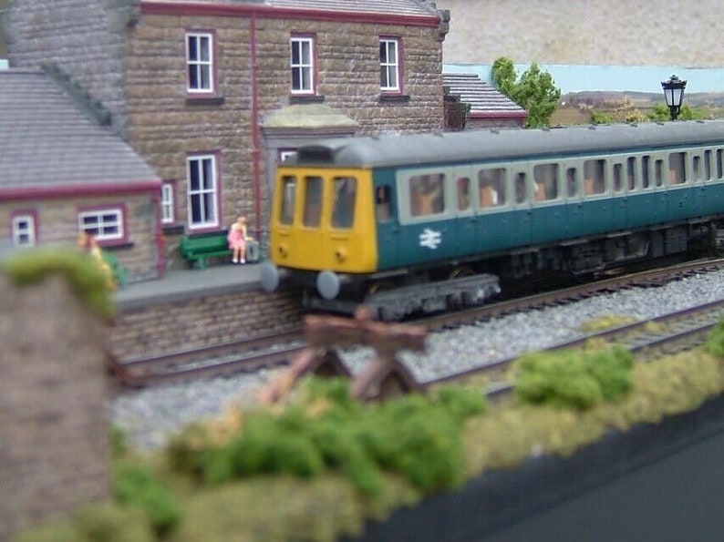 OO Gauge End to End Model Railway, Train, Layout. Fully Scenic, Built ...