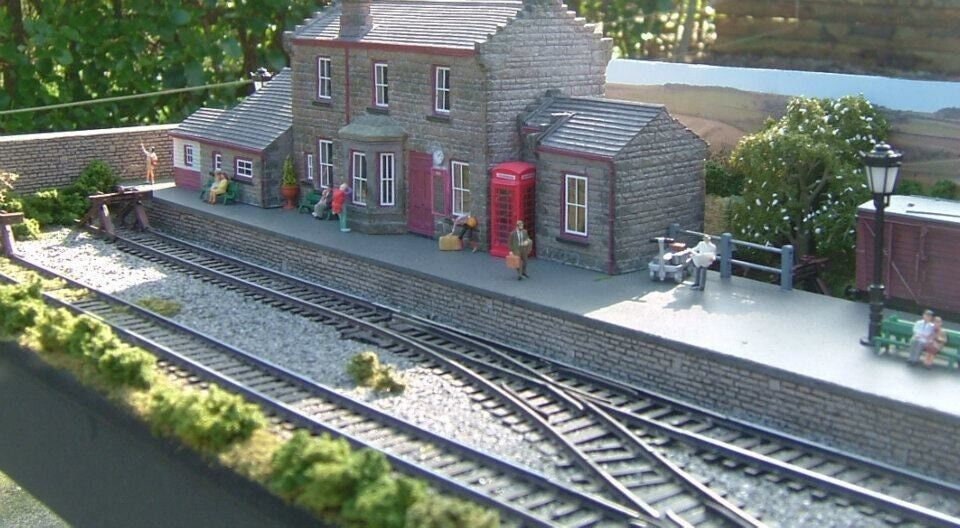 OO Gauge End to End Model Railway, Train, Layout. Fully Scenic, Built ...