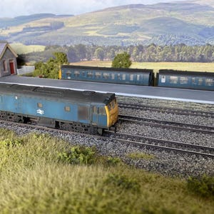 OO Gauge Model Railway Layout Fully Scenic, 6' X 19" and Corner Fiddle ...