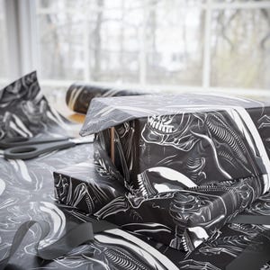 Alien Xenomorph Black and White Gift Wrapping Paper, Creepy ...