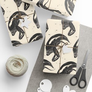 Simple Alien Xenomorph Gift Wrapping Paper for Horror Movie Lovers ...