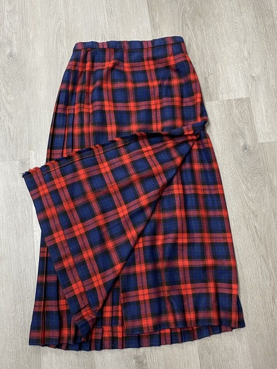 Vintage Moffat Scotland Red Gem