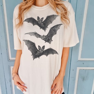 Vintage Halloween Bat Shirt - Spooky Bats Graphic Tee Halloween Gift ...