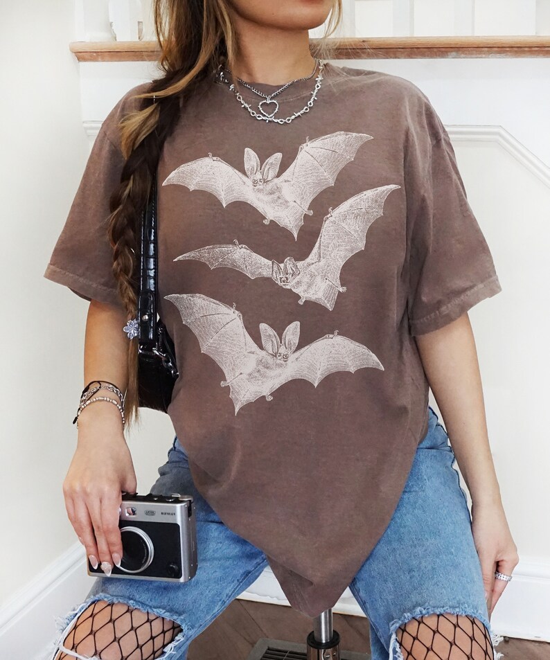 Vintage Halloween Bat Shirt - Spooky Bats Graphic Tee Halloween Gift ...