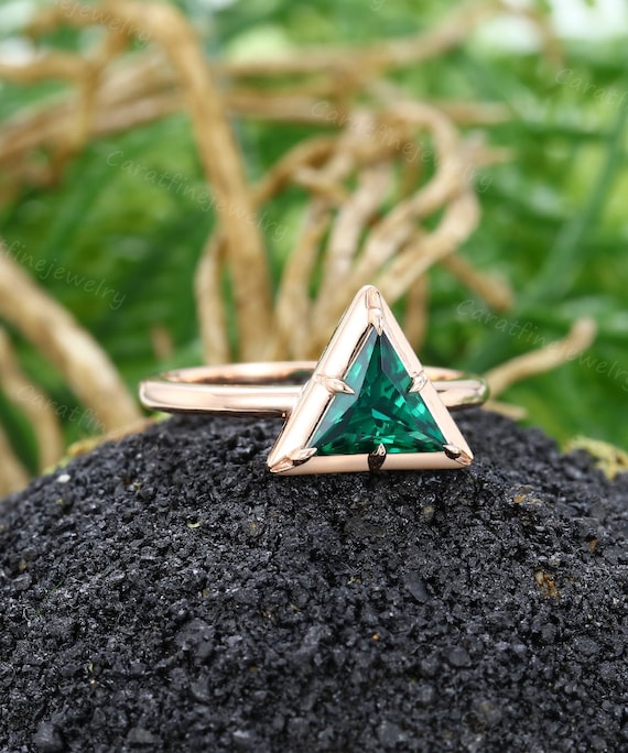 Triangle emerald ring store