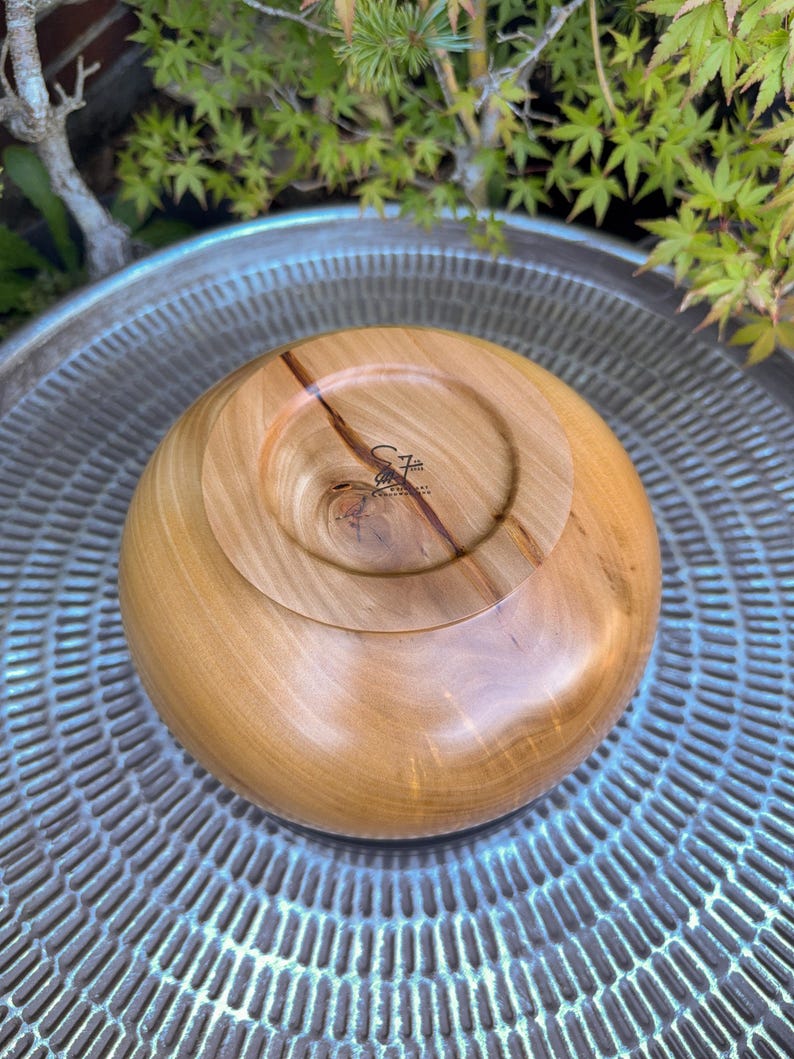 American Sweet Gum Bowl – Closed Form, Collared Rim & Ray Fleck Grain ...