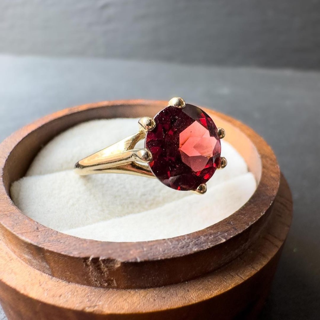 Vintage 9ct Gold Garnet Solitaire Ring: English Hallmarked Statement ...