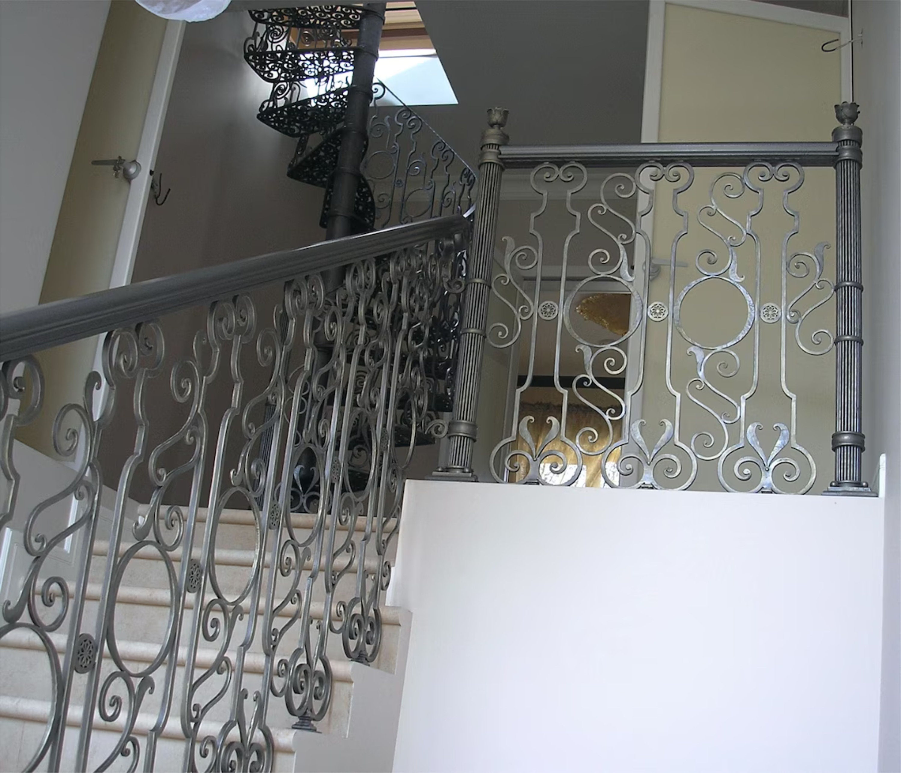 Forged Balcony Railings. Elegant Hand-forged Iron Staircase Railings ...