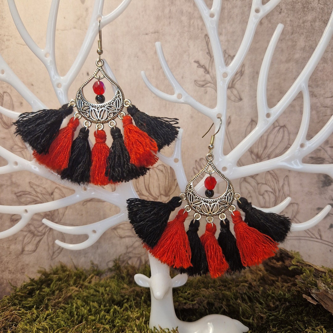 Boucles d'oreilles Pompons en fil coton rouge et noir avec crochet d ...
