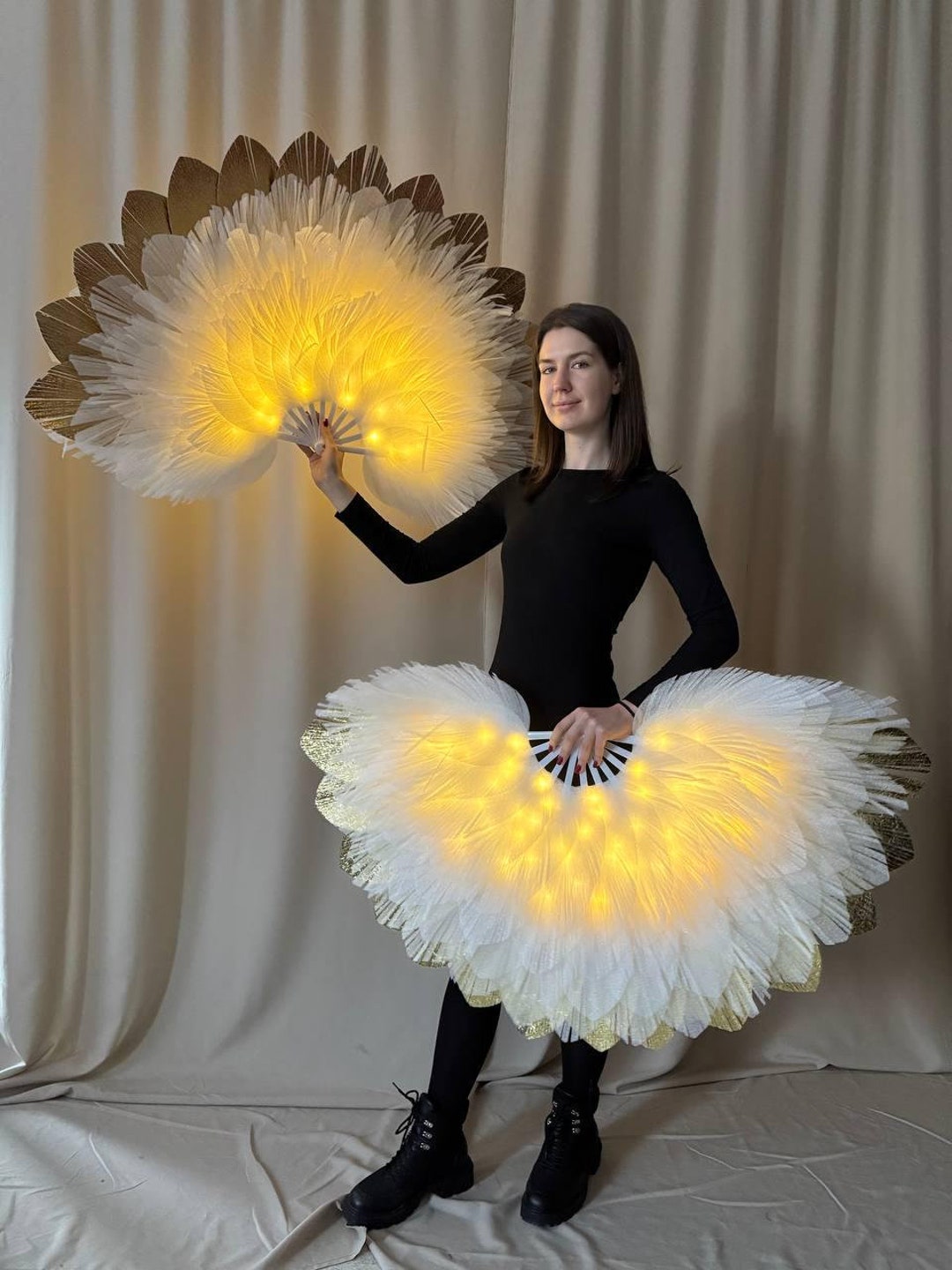 Glowing Fan, White With Gold Fan, Hand Fan With Lights, Fluffy Fan ...