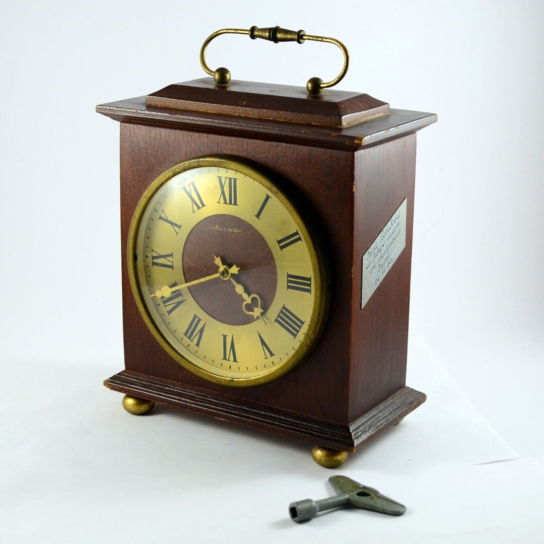 1984 MAJAK MAYAK Wooden Mantel Shelf Soviet USSR Vintage Clock Wood ...