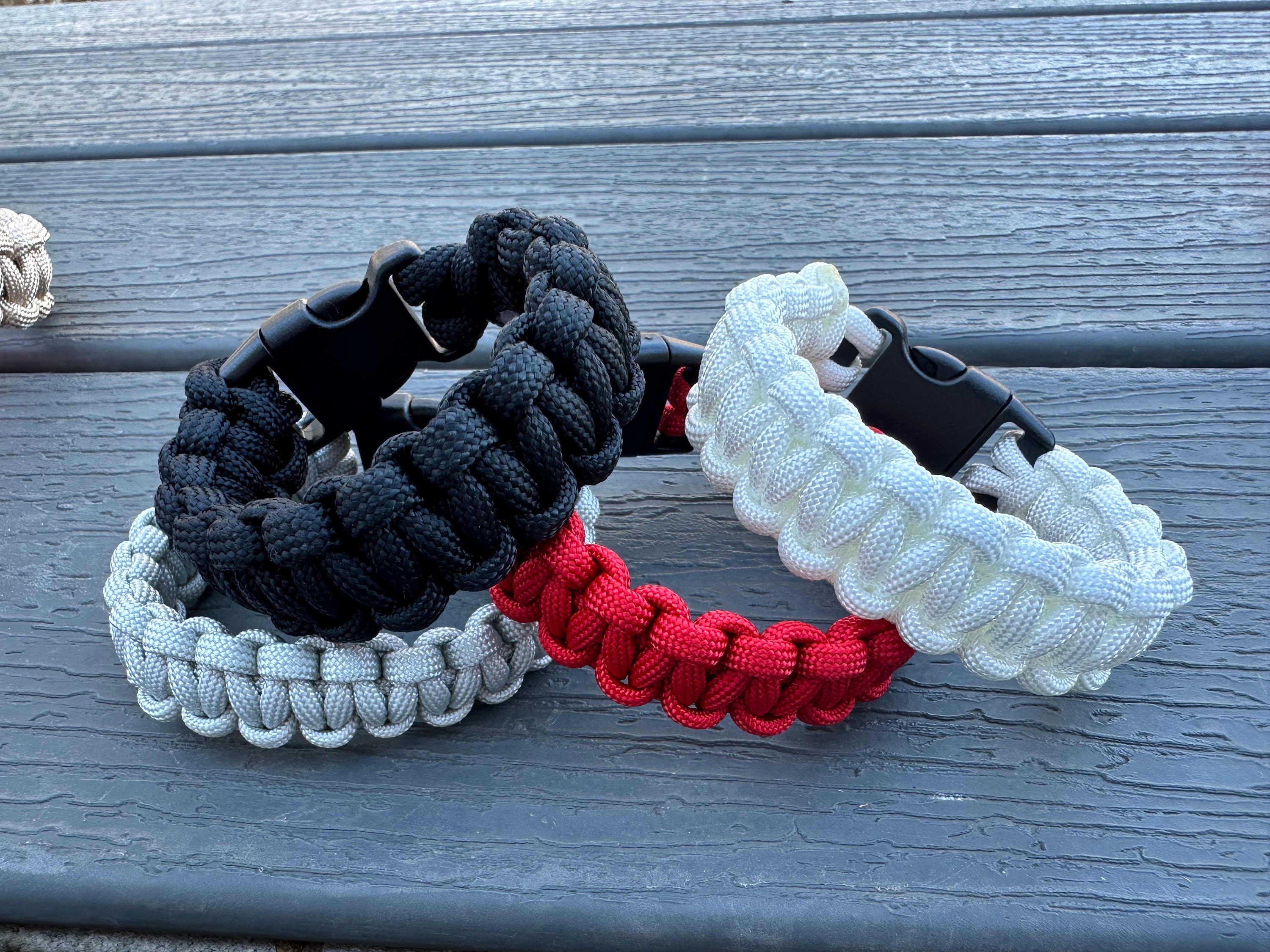 Cobra Knot Paracord Bracelet Tactical for Men and Women Buckle Closure ...