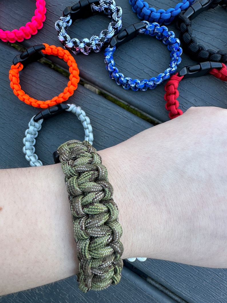 Cobra Knot Paracord Bracelet Tactical for Men and Women Buckle Closure ...