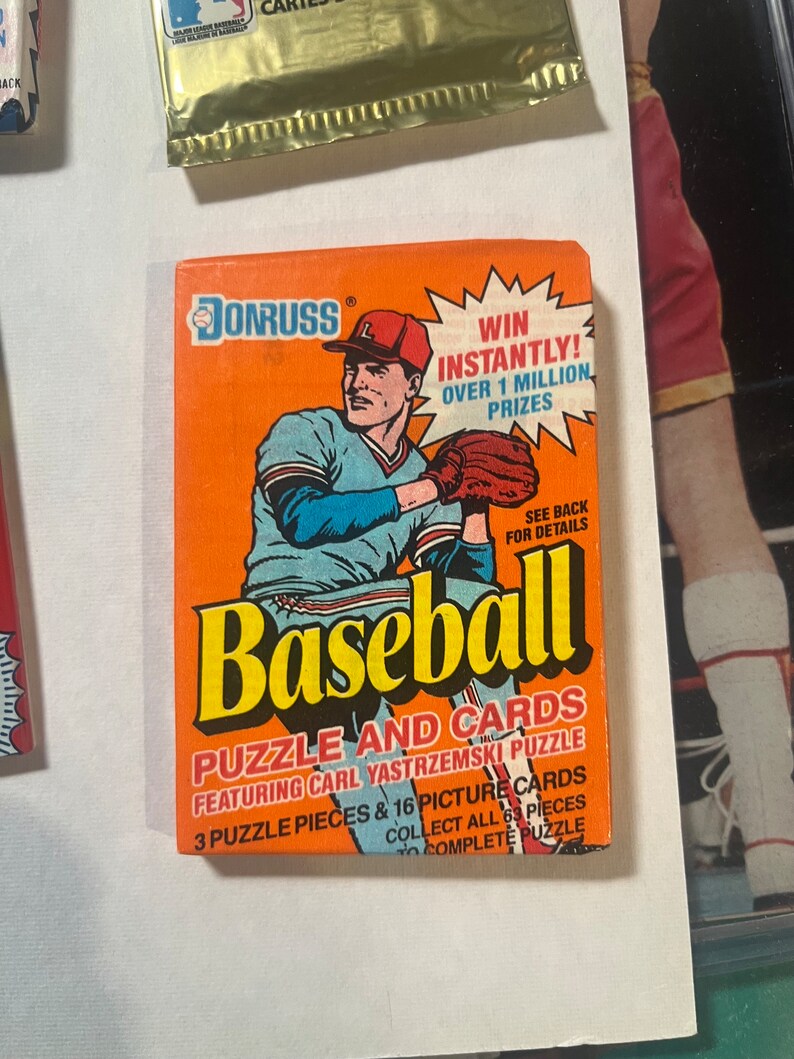 One Pack Factory Seal BASEBALL Cards !! You Pick a Pack From the Pics ...