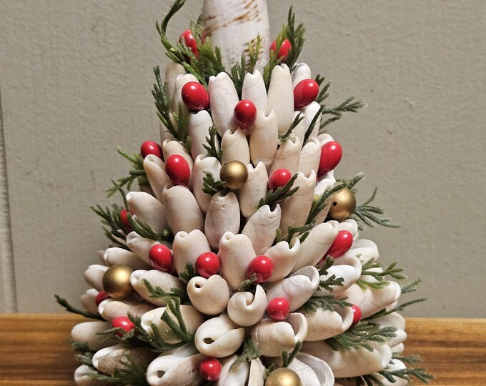 Vintage Artist Made Coastal Shell Christmas Tree Made From Authentic ...