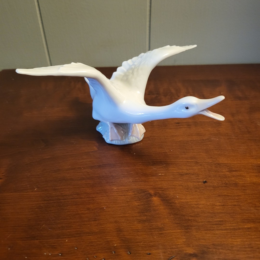 LLADRO Vintage Porcelain Goose Taking Flight Small 6 Inch Figurine - Etsy