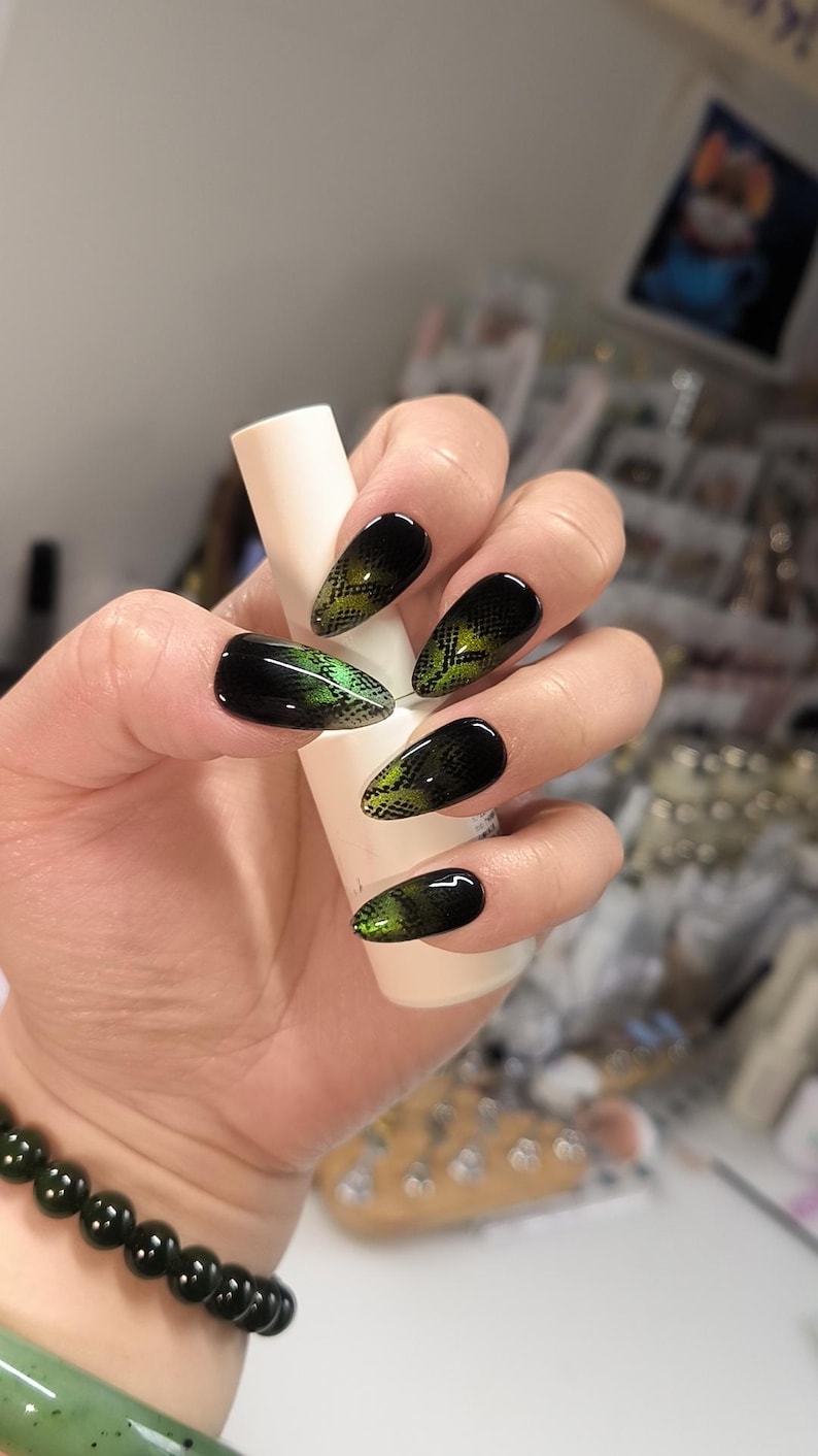 Green Tigers Eye Acrylic Nails/ Hand Drawn Scales Pattern Press on ...