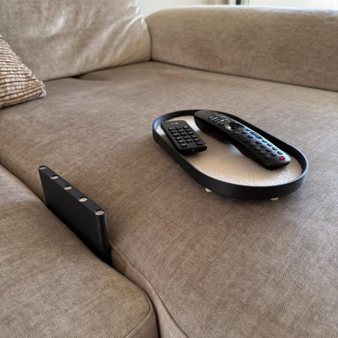 AF INVENTIONS - "sofa Hub" – the Smart Couch Tray for Remote Controls ...