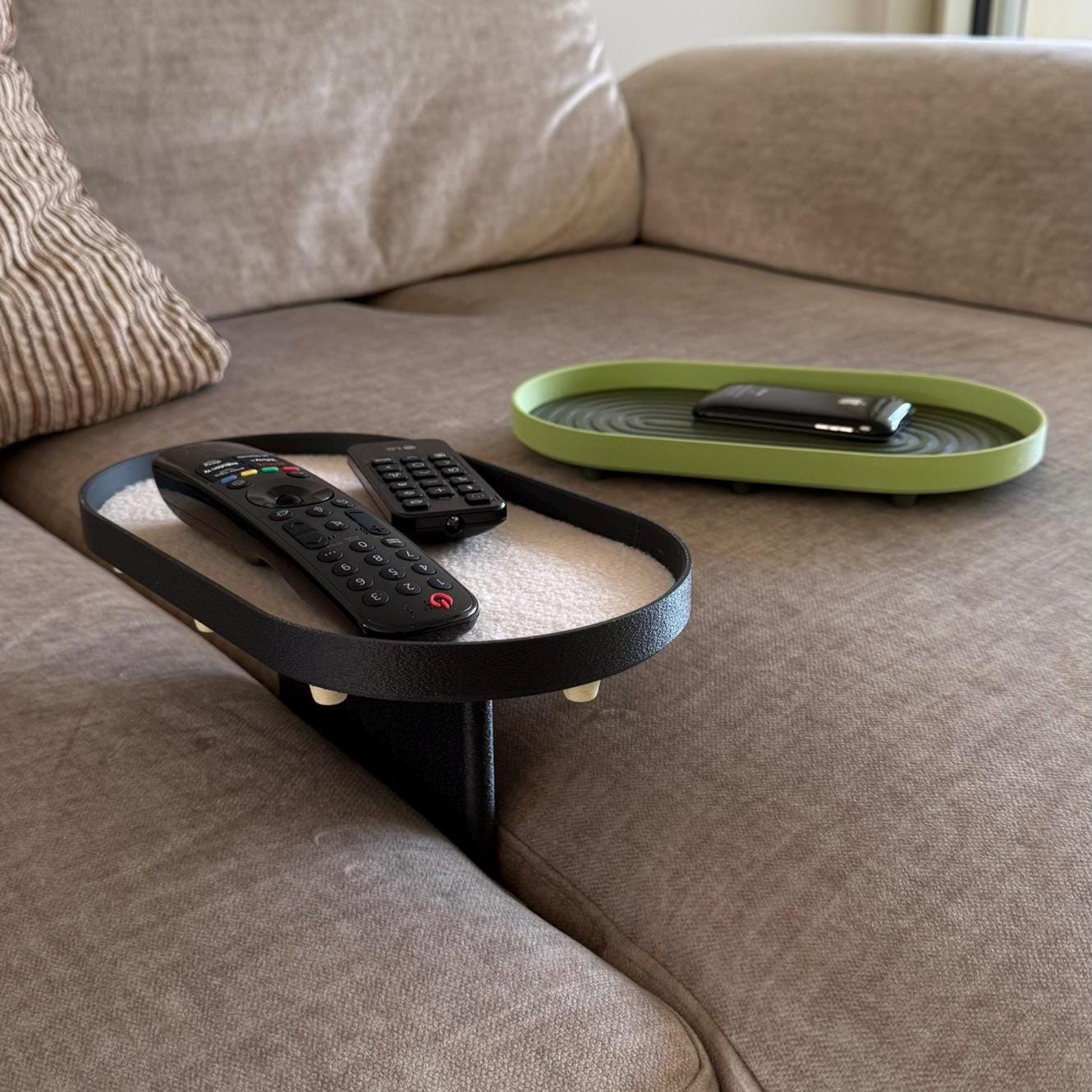 AF INVENTIONS - "sofa Hub" – the Smart Couch Tray for Remote Controls ...