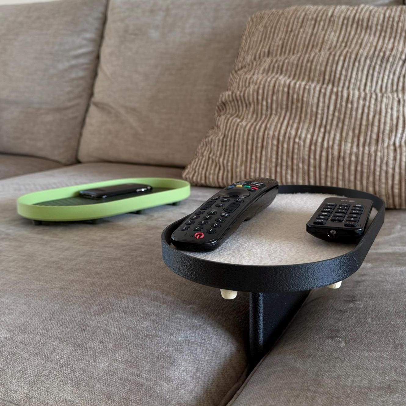 AF INVENTIONS - "sofa Hub" – the Smart Couch Tray for Remote Controls ...