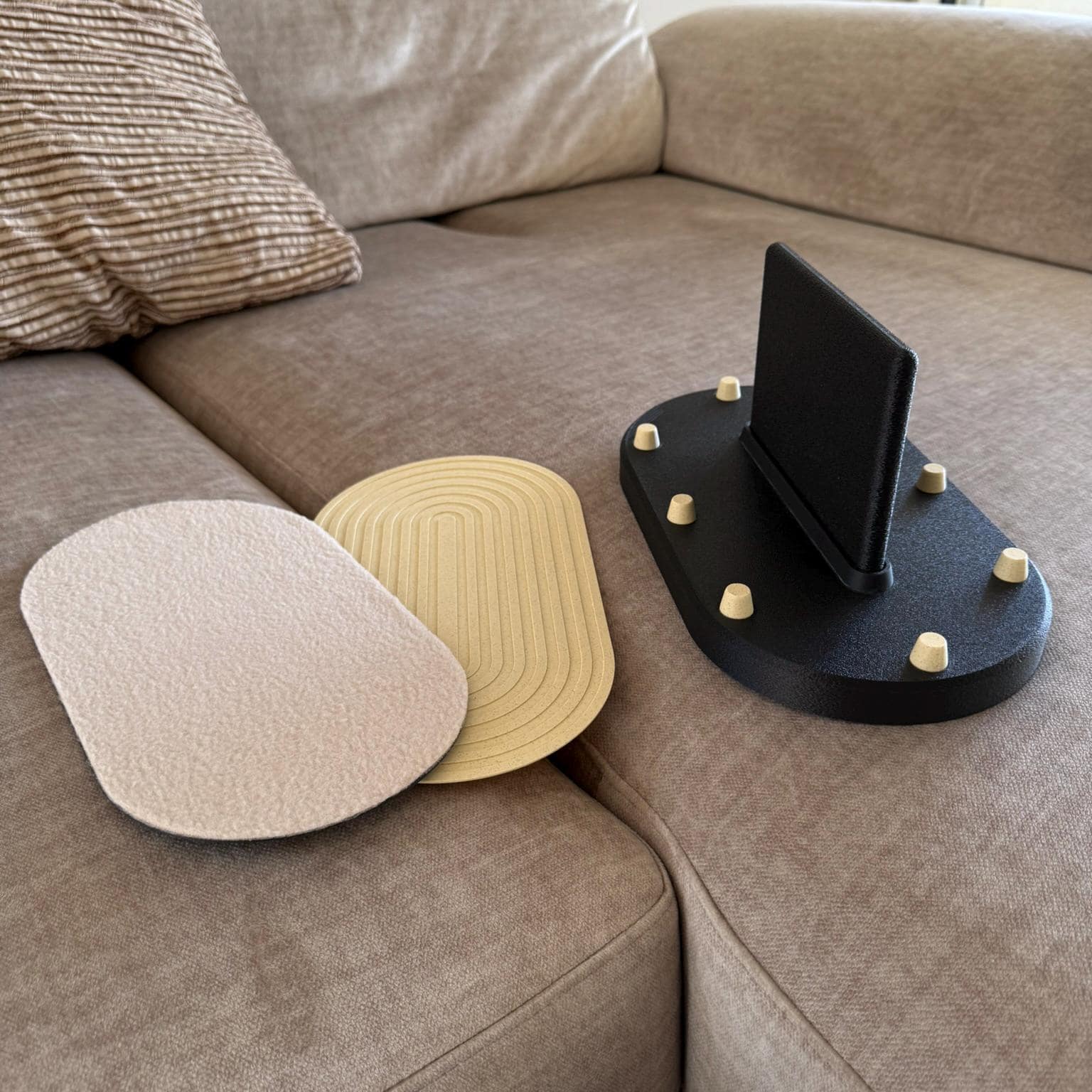 AF INVENTIONS - "sofa Hub" – the Smart Couch Tray for Remote Controls ...