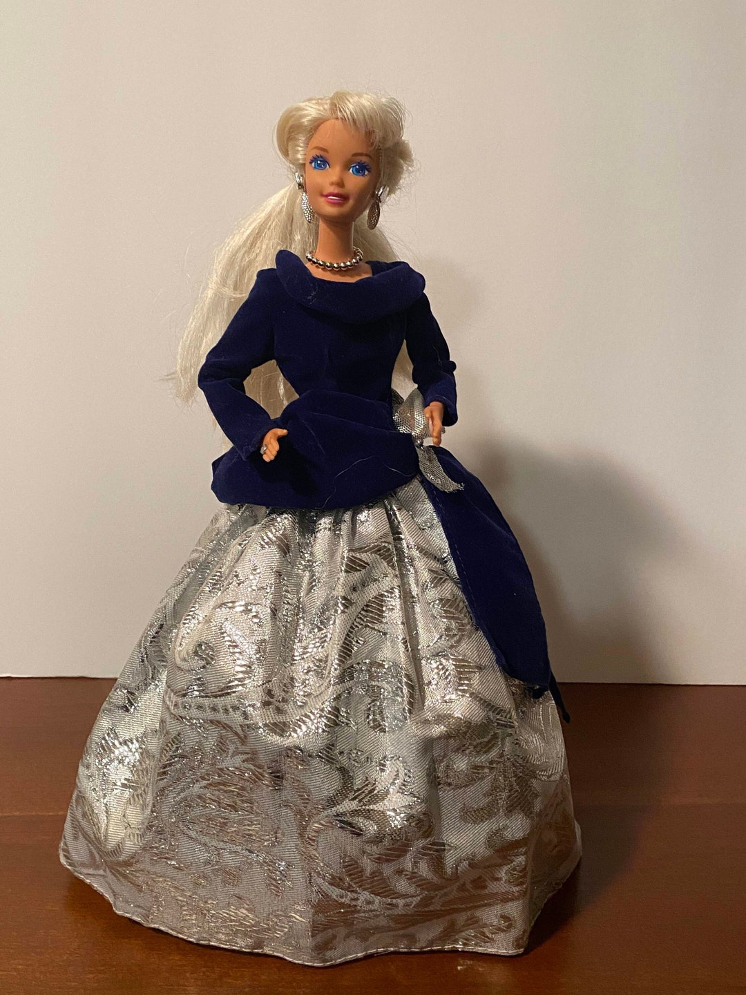 1995 Winter Velvet Barbie - Etsy