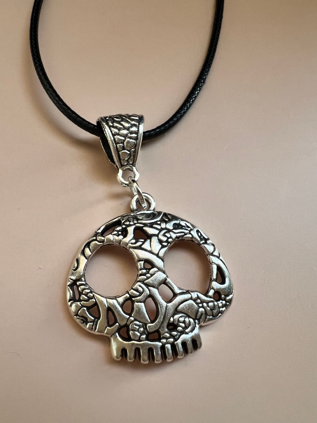 Paranormal Necklace of a Gothic Skull Bonehead Pendant Spooky With a ...