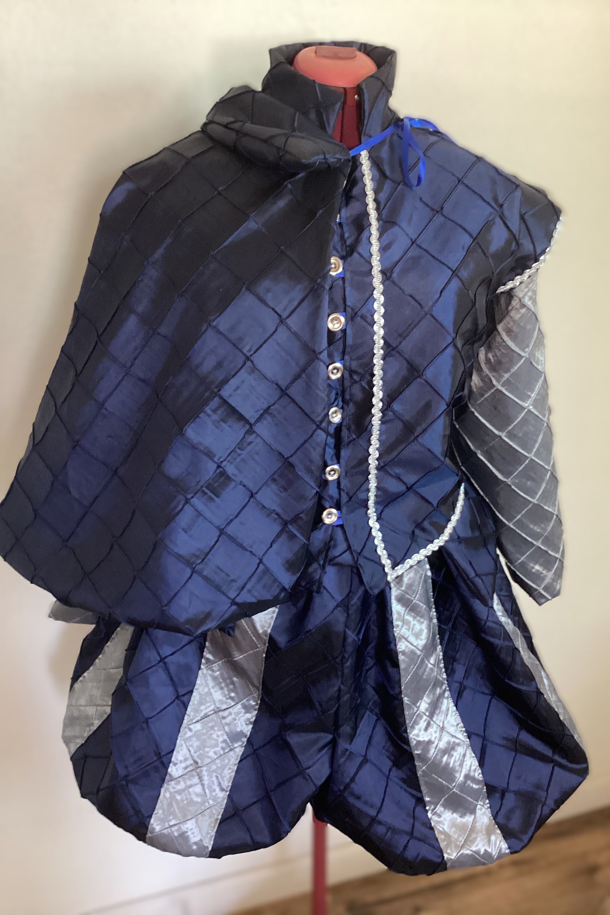 Elizabethan Renaissance Tudor Shakespearean Cape, Doublet, Slops & Hat ...