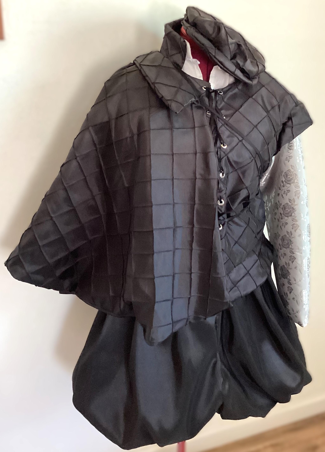 Elizabethan Renaissance Tudor Shakespearean Cape, Doublet, Slops & Hat ...