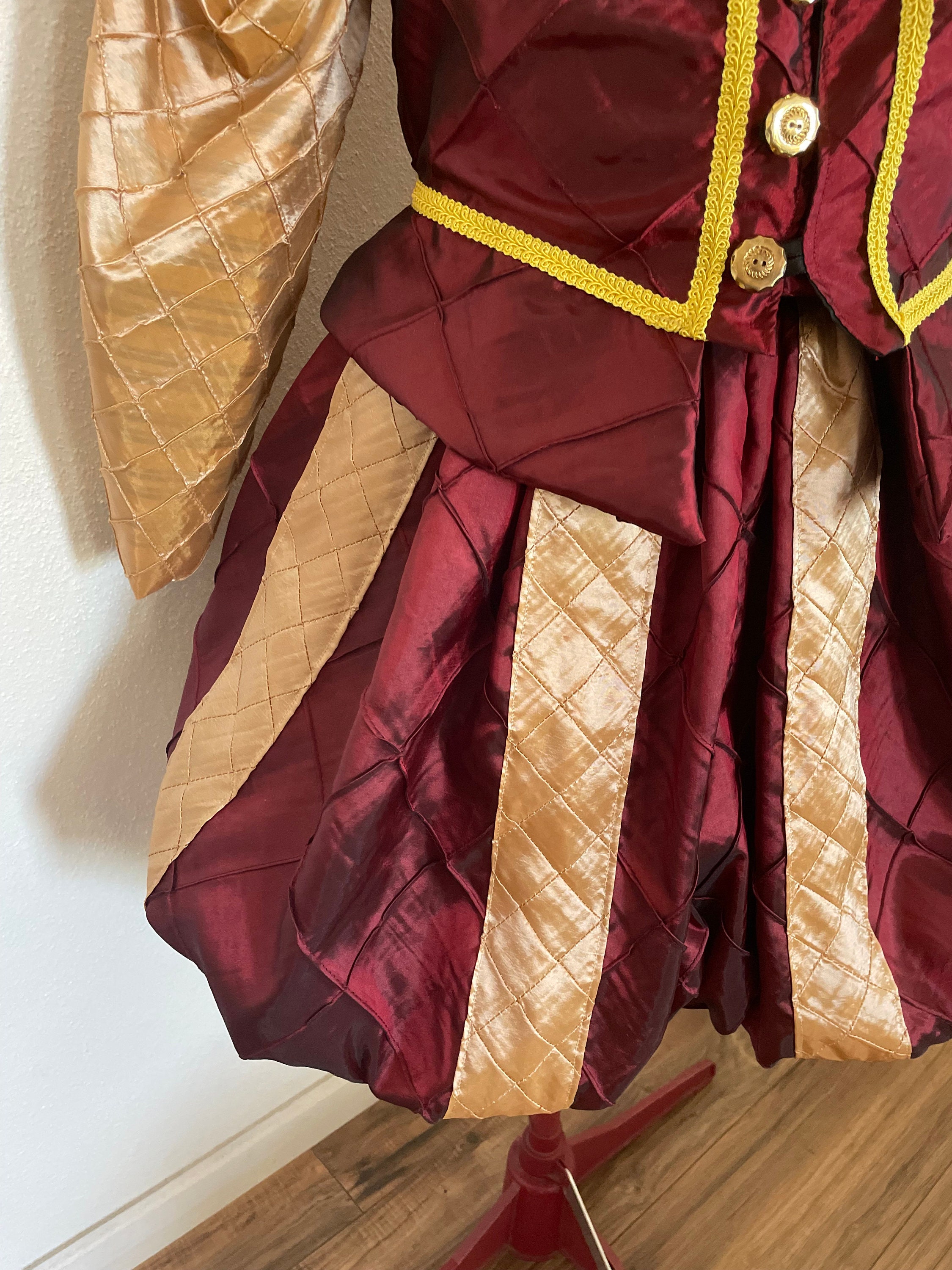 Elizabethan Tudor Renaissance Shakespearean Cape, Doublet, Slops & Hat ...