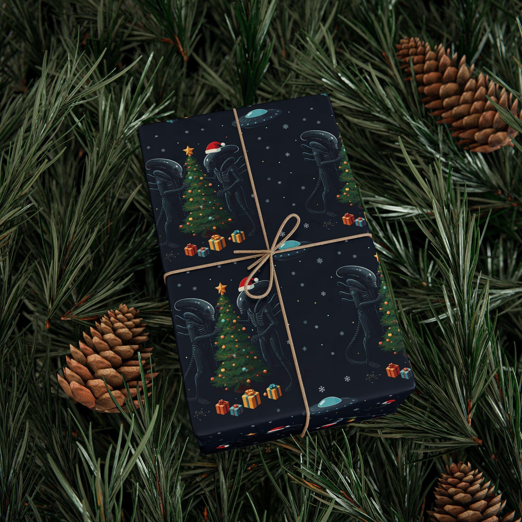 Alien Wrapping Paper | Sci-fi Christmas Gift Wrap | Xenomorph Holiday ...